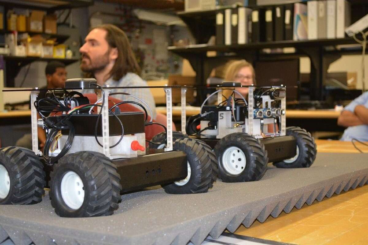 University robotics team preps for NASA competition