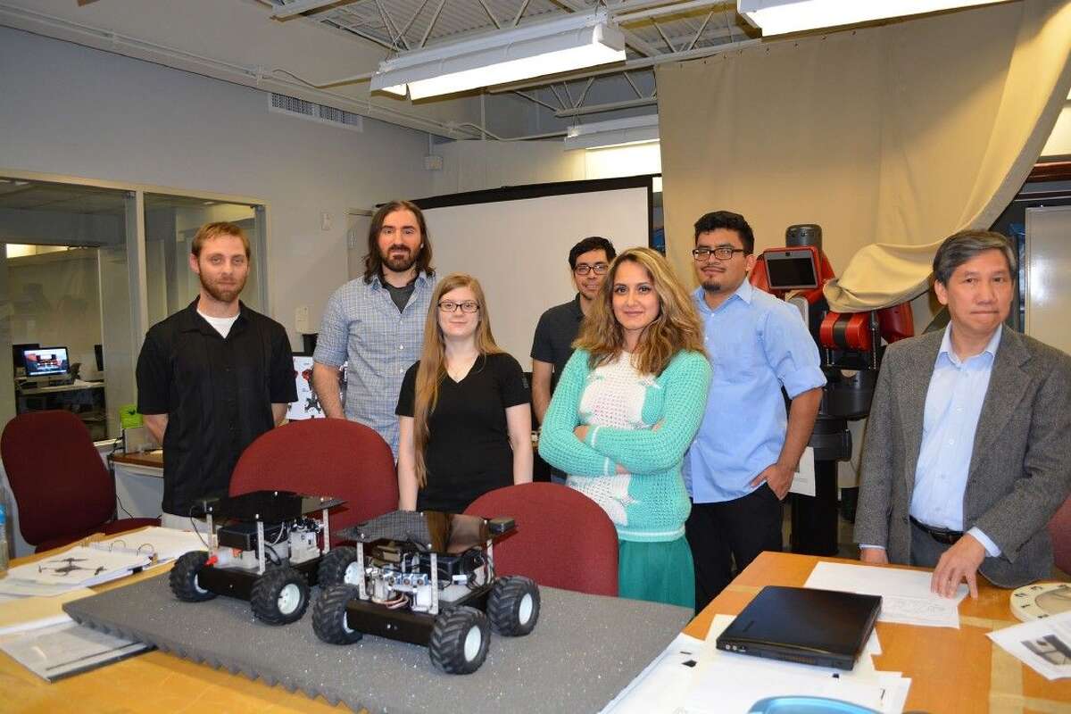 University robotics team preps for NASA competition