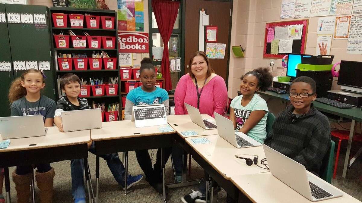 Humble ISD to distribute more than 3,000 new Chromebooks for students