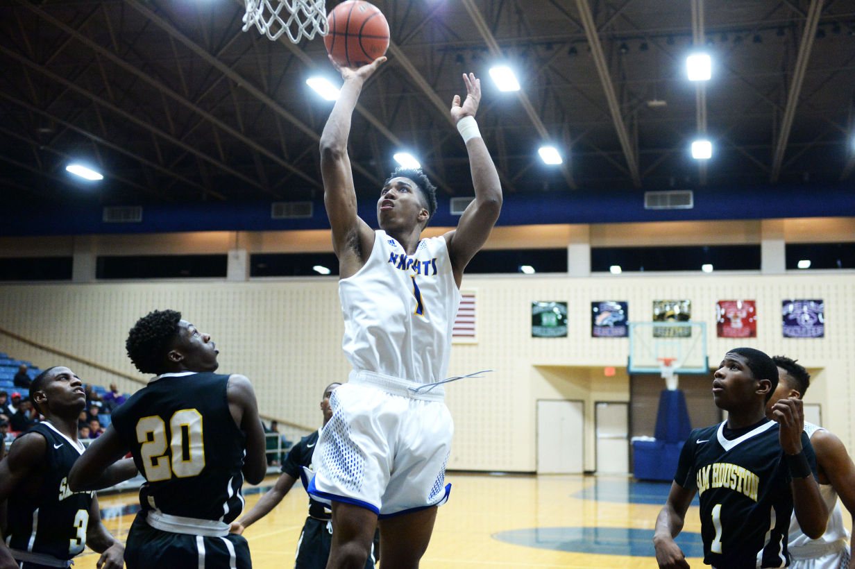 Elkins returns to regional tournament, two steps from state
