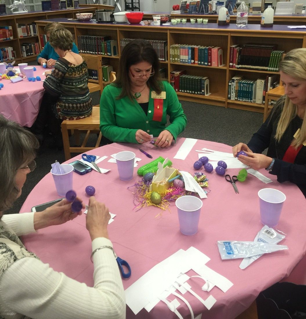 Mu Iota pays it forward