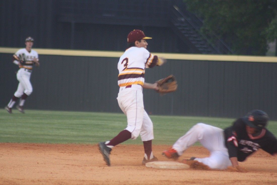 Deer Park opens district baseball race with 7-1 victory