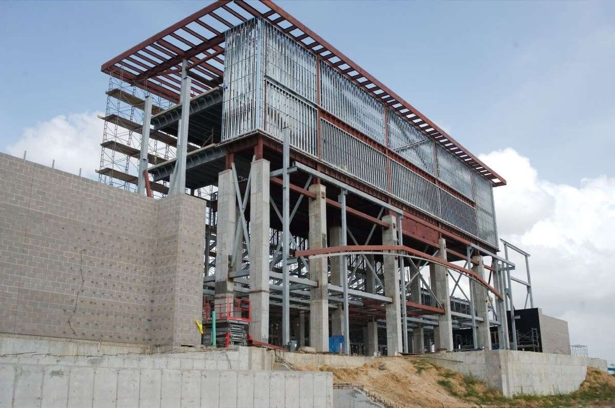 Challenger-Columbia stadium launch delayed