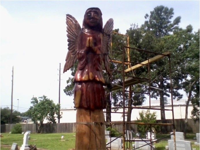 Texas Renaissance Festival artisan unveils handcrafted angel statue