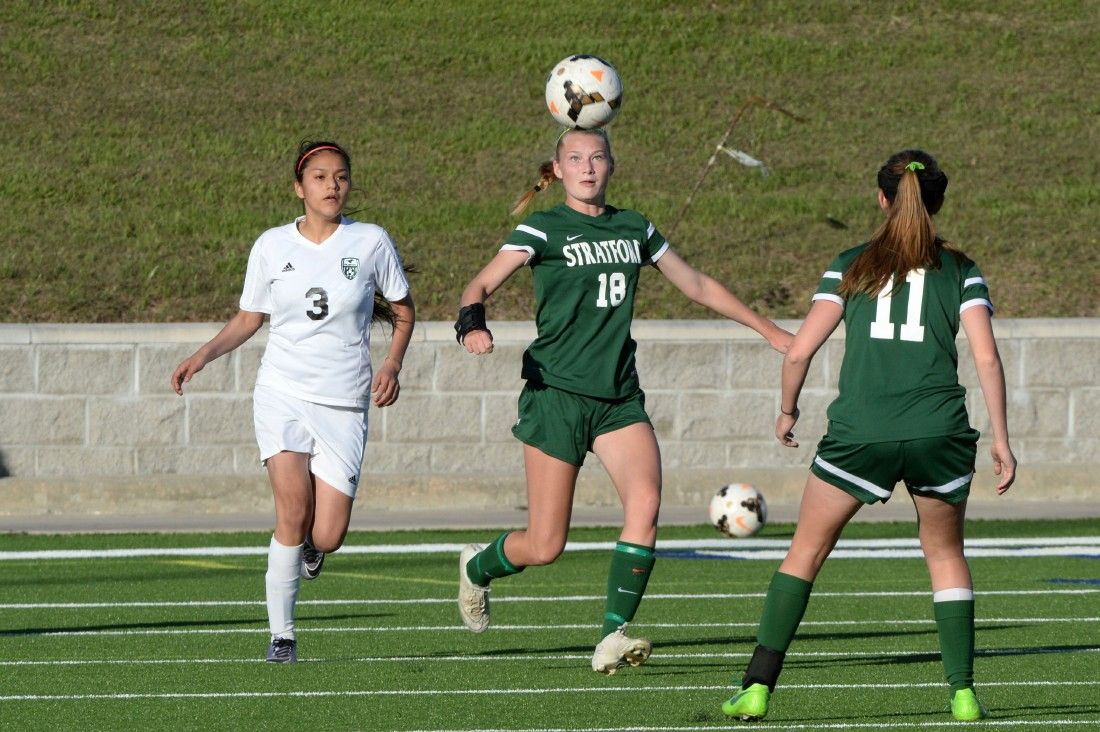 Memorial, Stratford girls advance in soccer playoffs