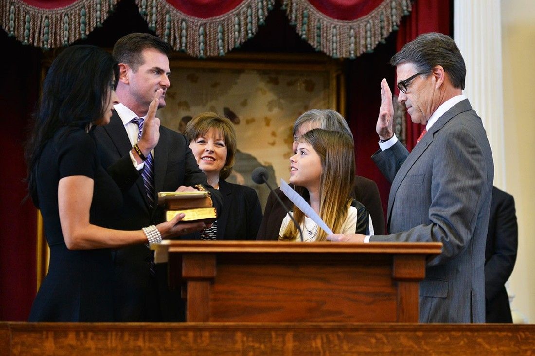 Brandon Creighton sworn into Senate District 4 seat by governor at ...