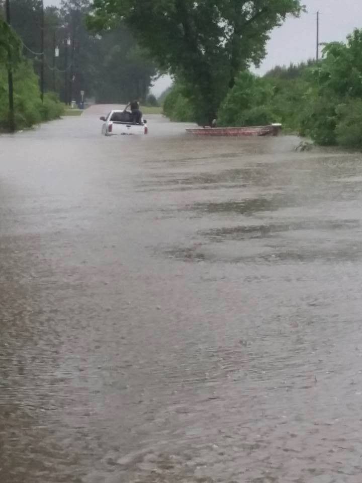 Texas Guardsmen rescue 140 in southeast Texas floods