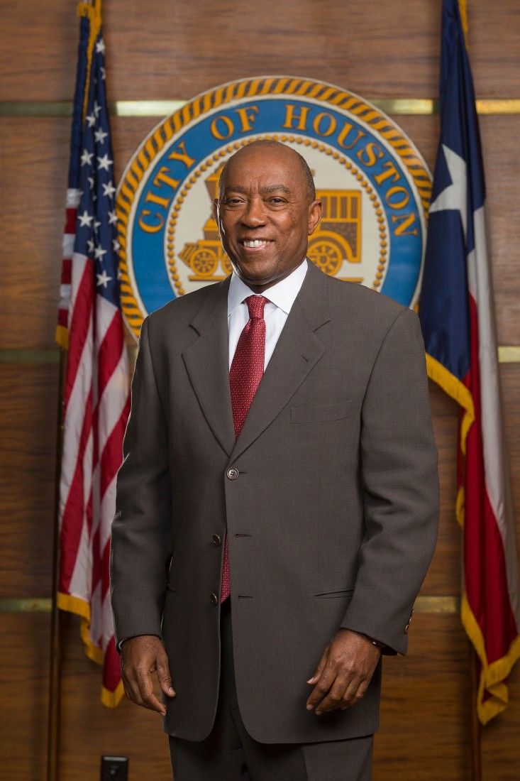 Healthcare leader, Houston mayor to speak at UHCL Commencement