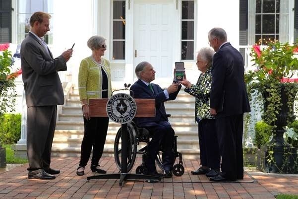 Governor posthumously awards Texas Legislative Medal of Honor to Chris ...