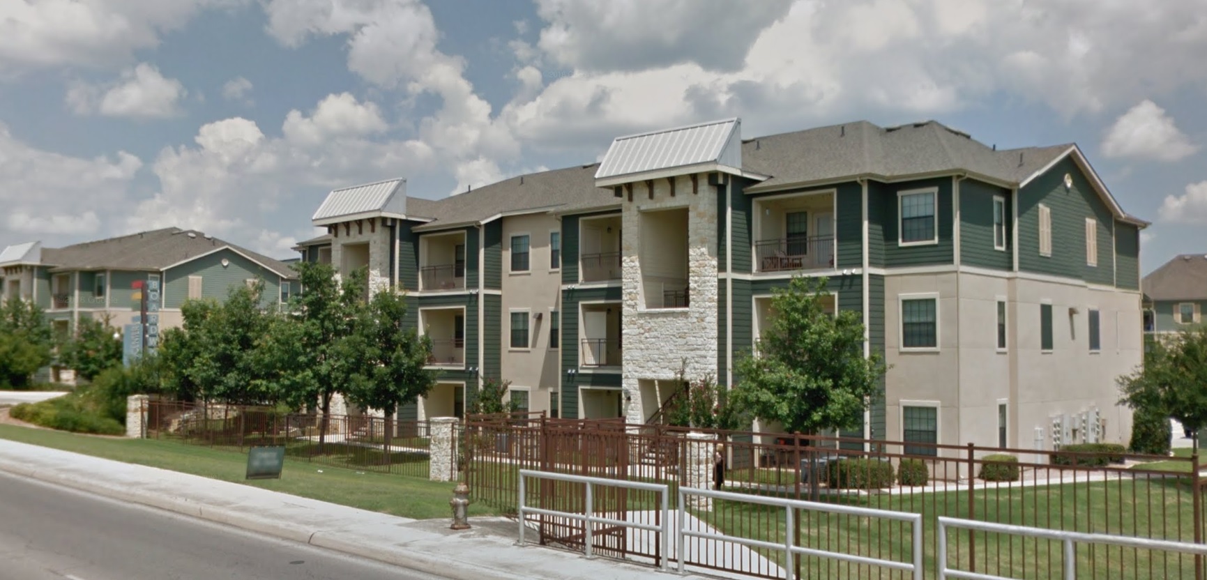 Toronto firm buys $30.5 million apartment complex near Medical Center