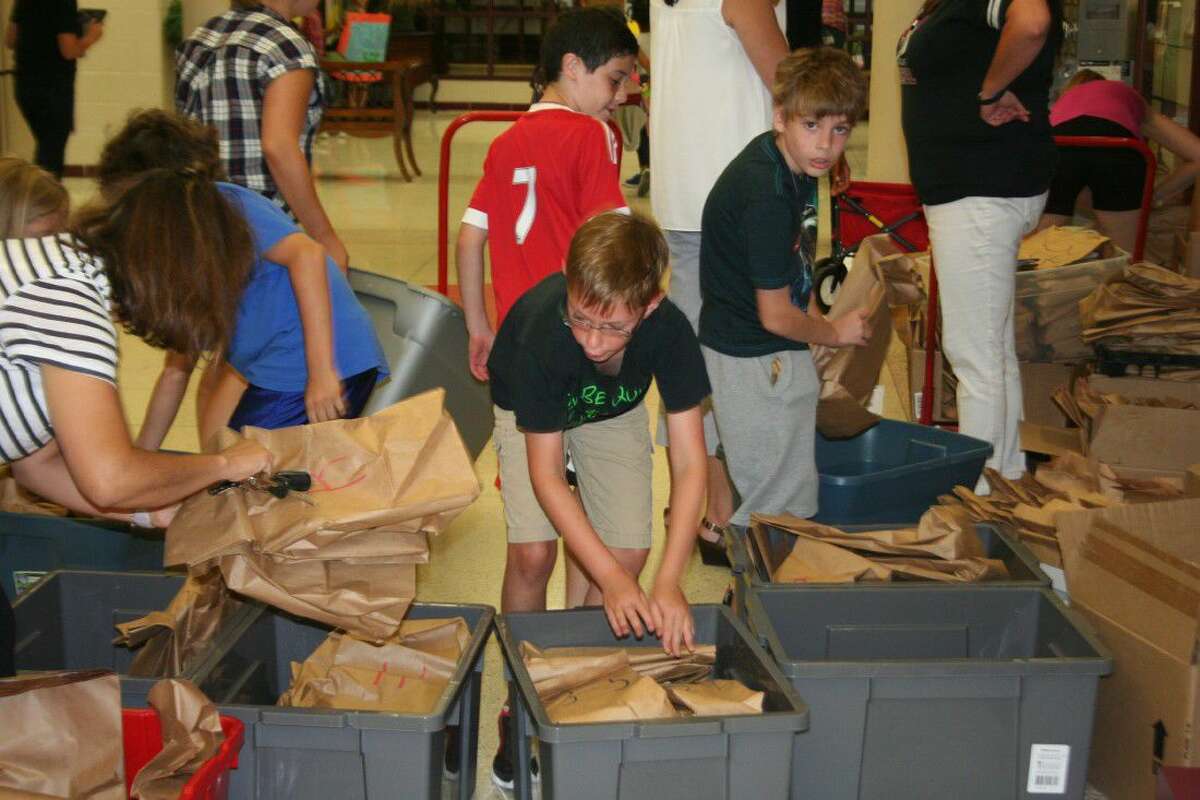 ‘Building Bridges with Books:’ Shadow Forest Elementary students donate ...