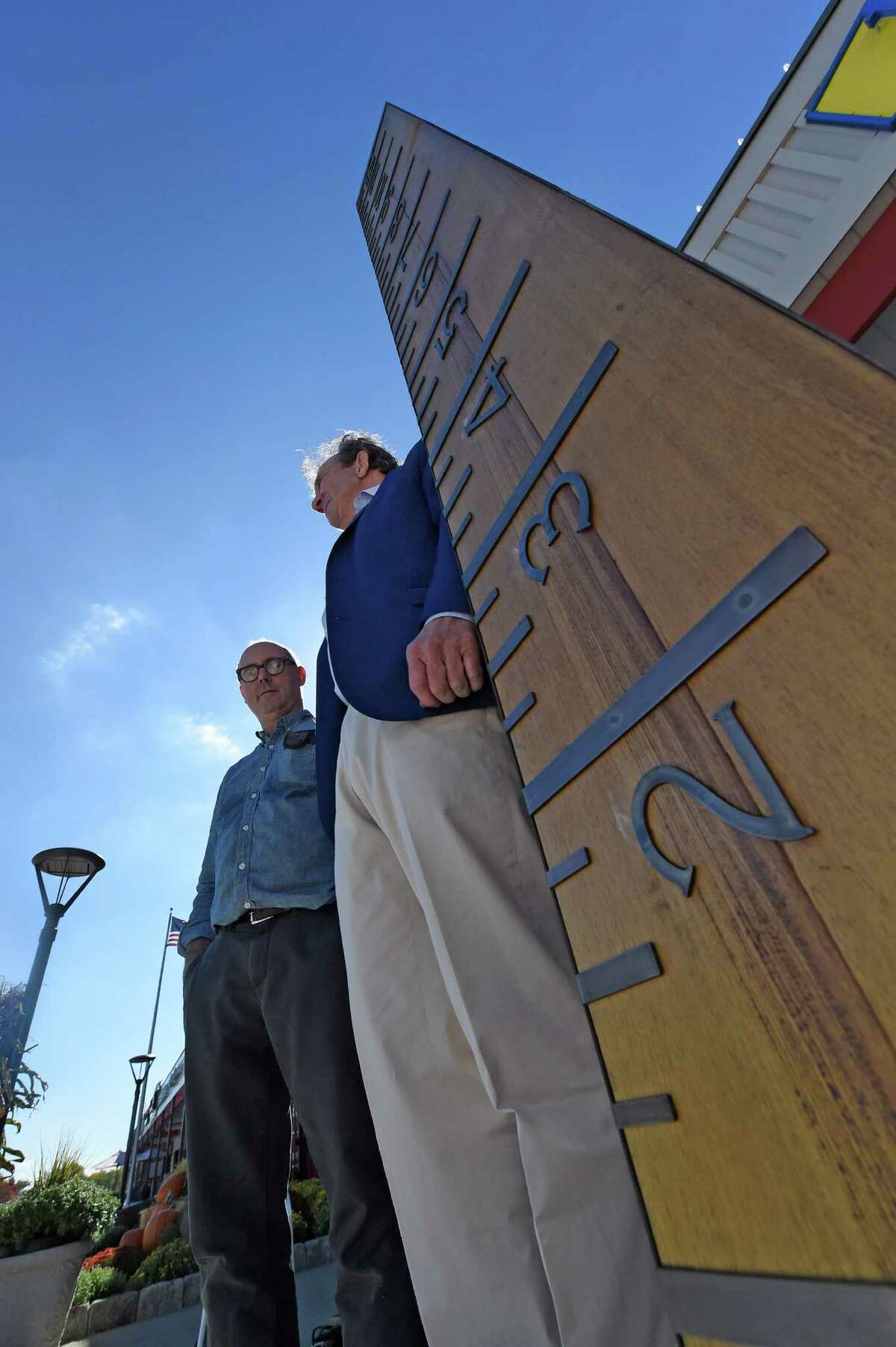 Photos: Stuyvesant Plaza unveils new sculpture