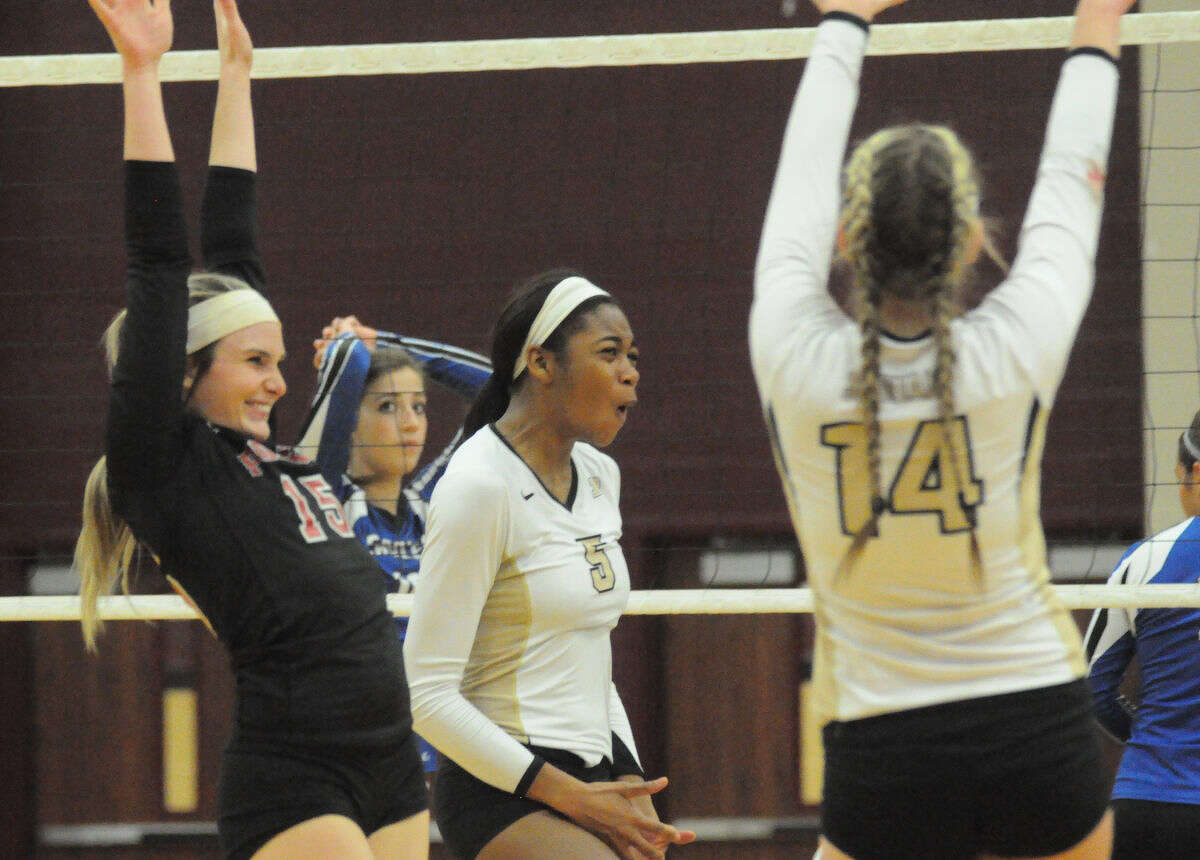 VOLLEYBALL: Porter sweeps Barbers Hill, claims District 21-5A crown
