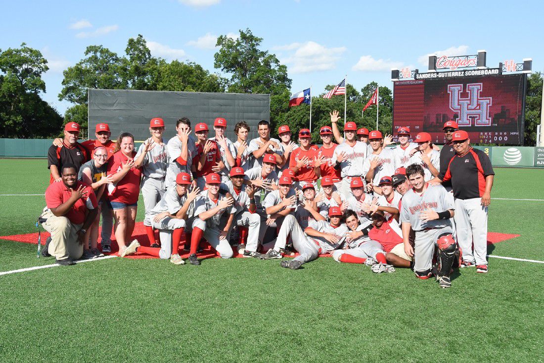 Lobos eliminate Pearland, advance to regional final