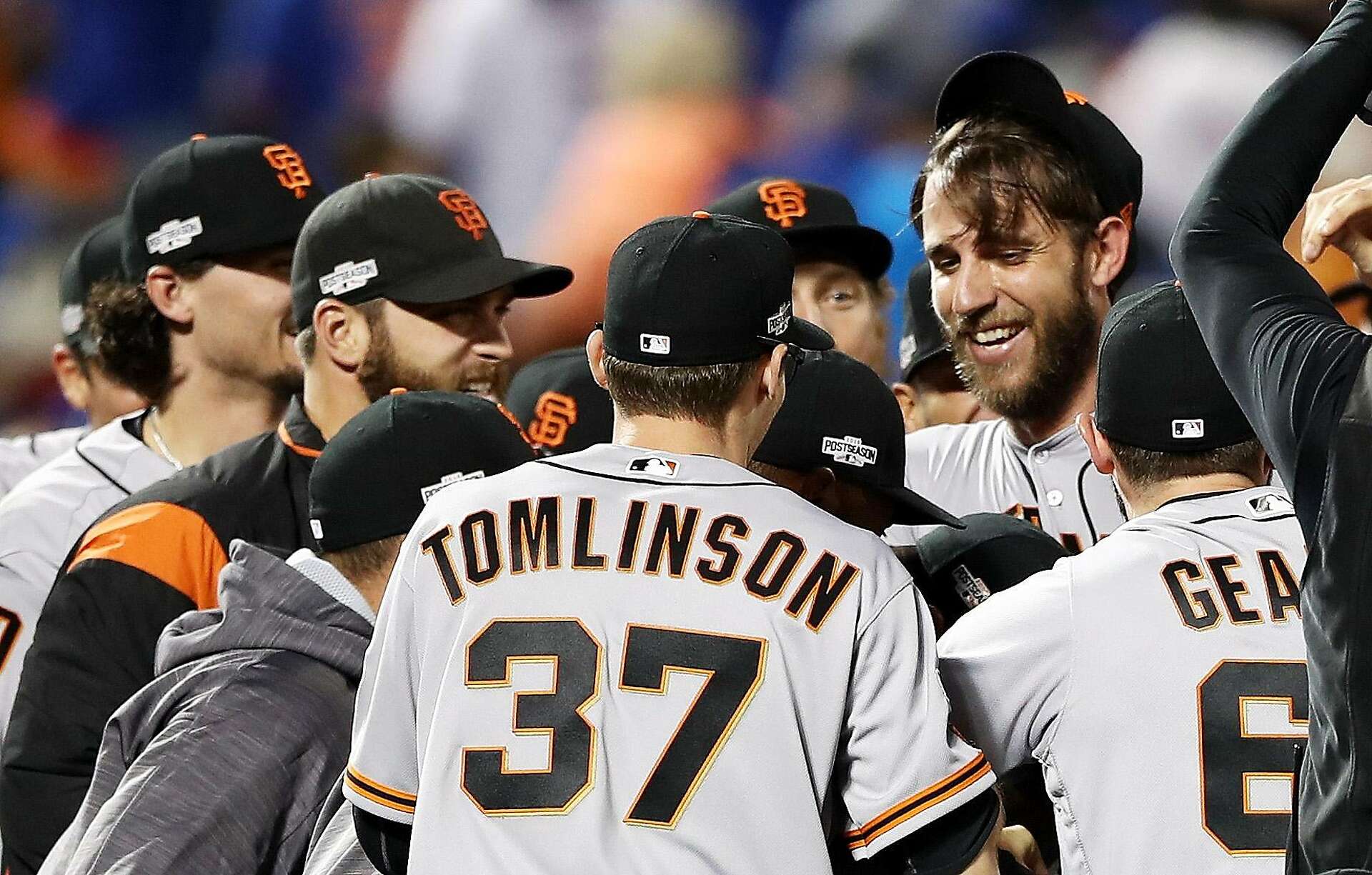 Giants win wild-card game on Gillaspie's home run