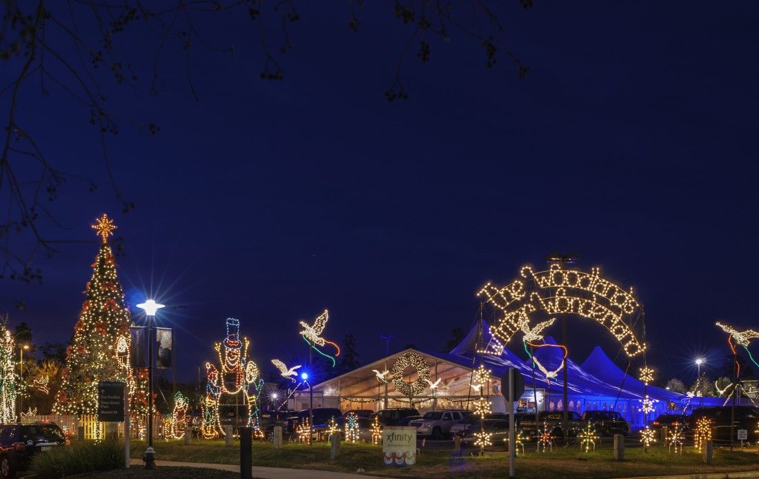 Ice rink kicks off holidays with preview weekend at The Woodlands Town ...