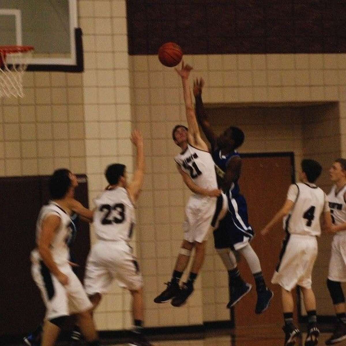 Hardin Hornets win at Tarkington, 42-35