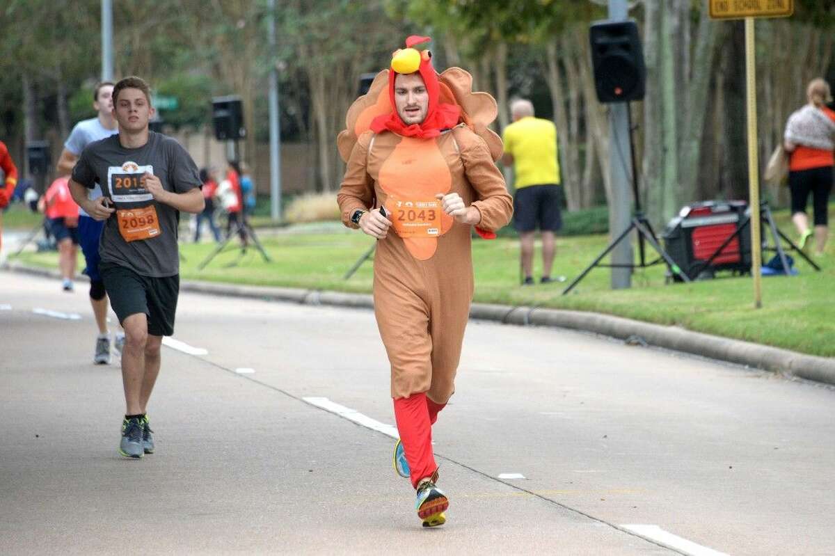 Turkey Dash provides Thanksgiving fun for all