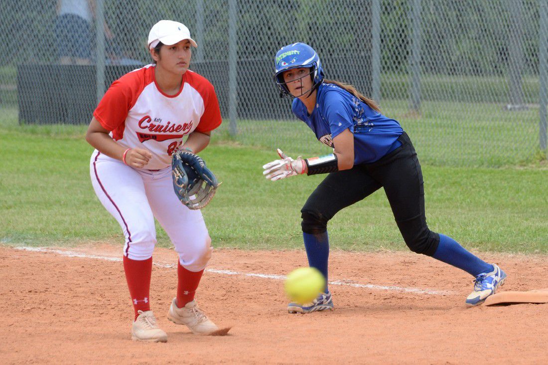 Area, state teams show skills at Sugar Land softball showcase