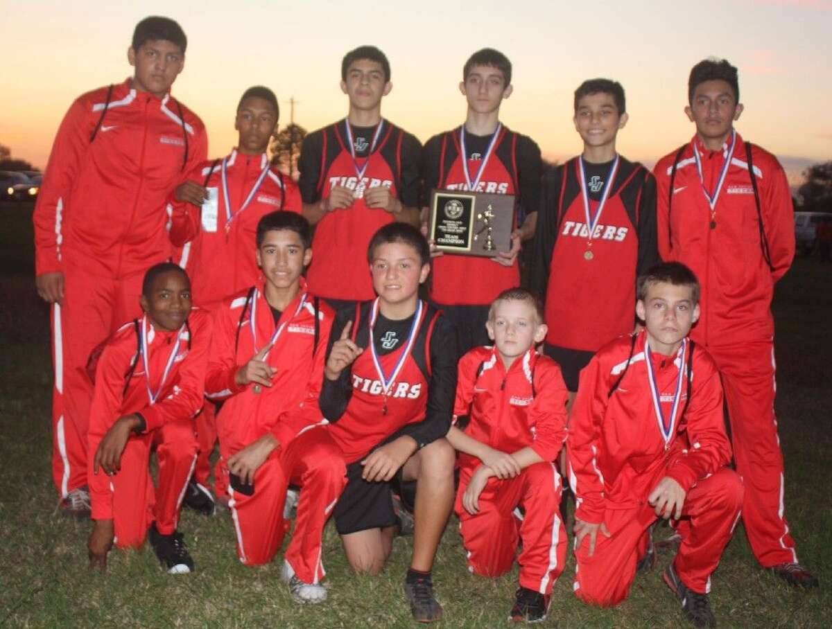 Southmore runners enjoy district title sweep