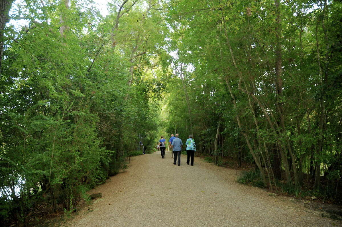 "Blues on the Bayou" returned to Colleen Holthouse's palatial Hunter's ...