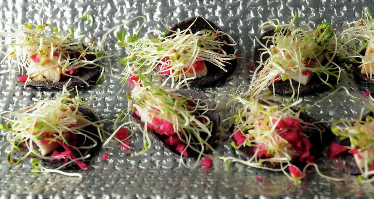 "Blues on the Bayou" returned to Colleen Holthouse's palatial Hunter's ...