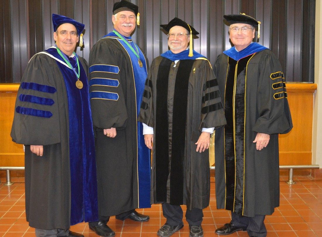 UHCL holds fall commencement ceremony