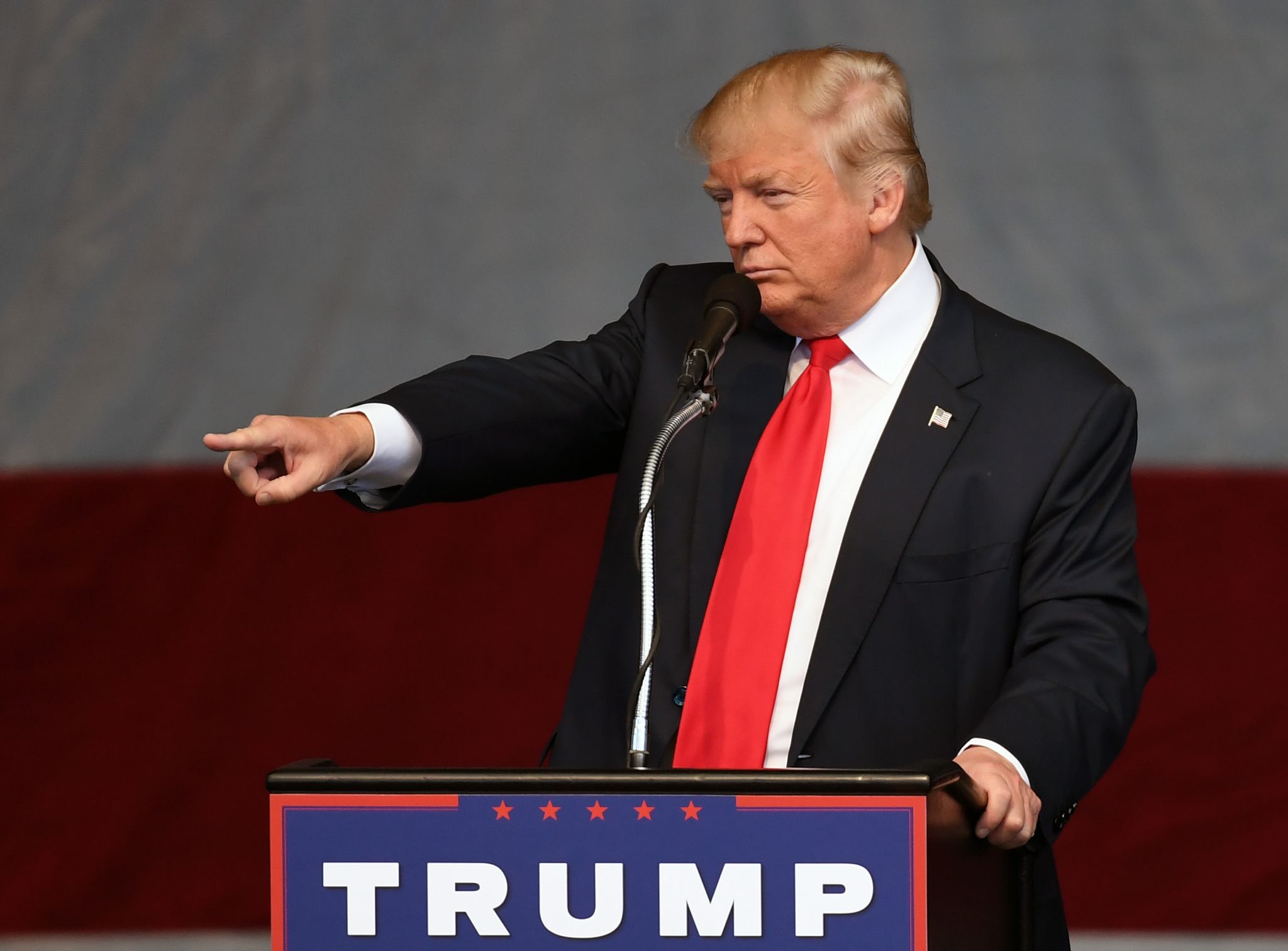 Donald Trump tells people on their deathbeds to stay alive to vote for him