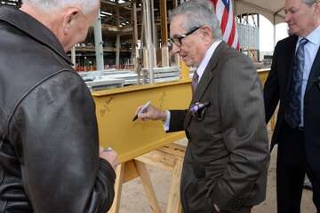 Allen Becker, who bolstered live Houston entertainment, dies at 90