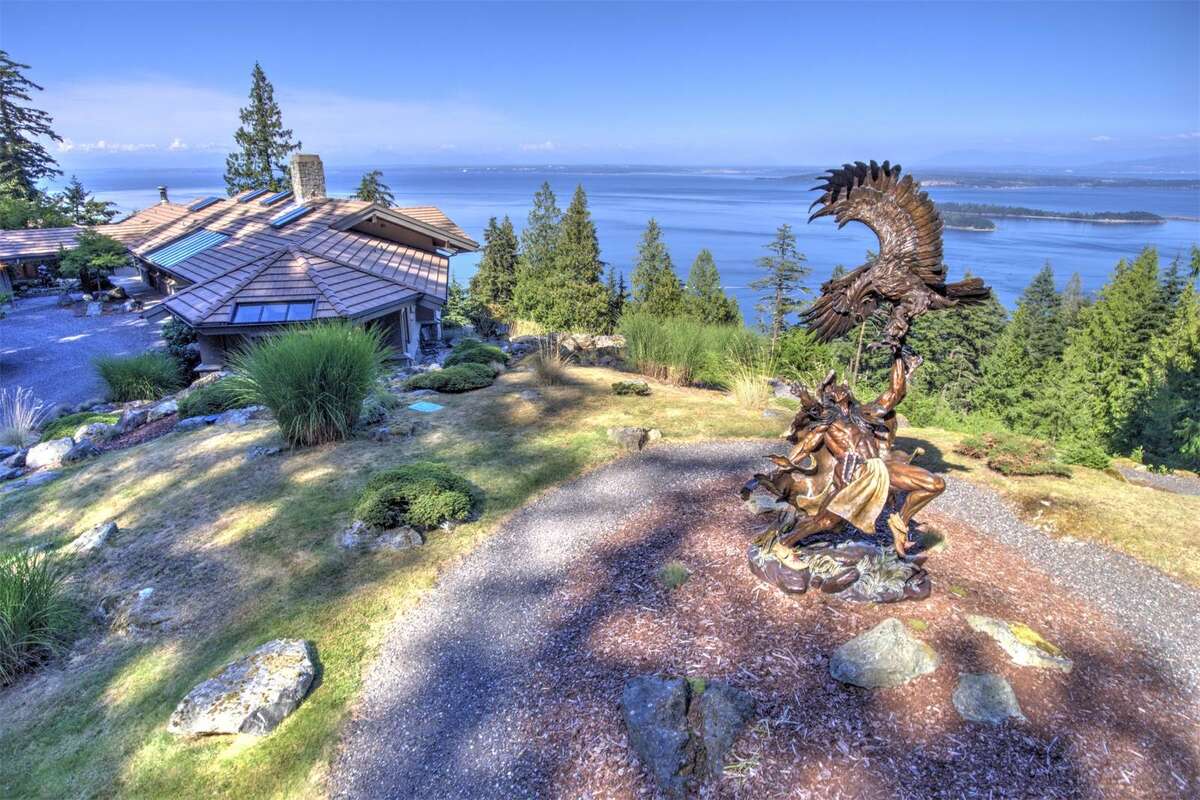These luxury homes on the Canada border will give you island envy