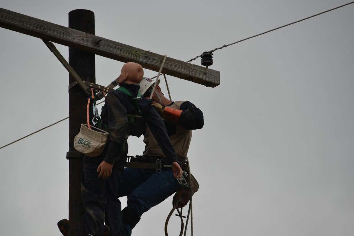 CenterPoint Energy linemen bring home victories at Texas Lineman’s Rodeo