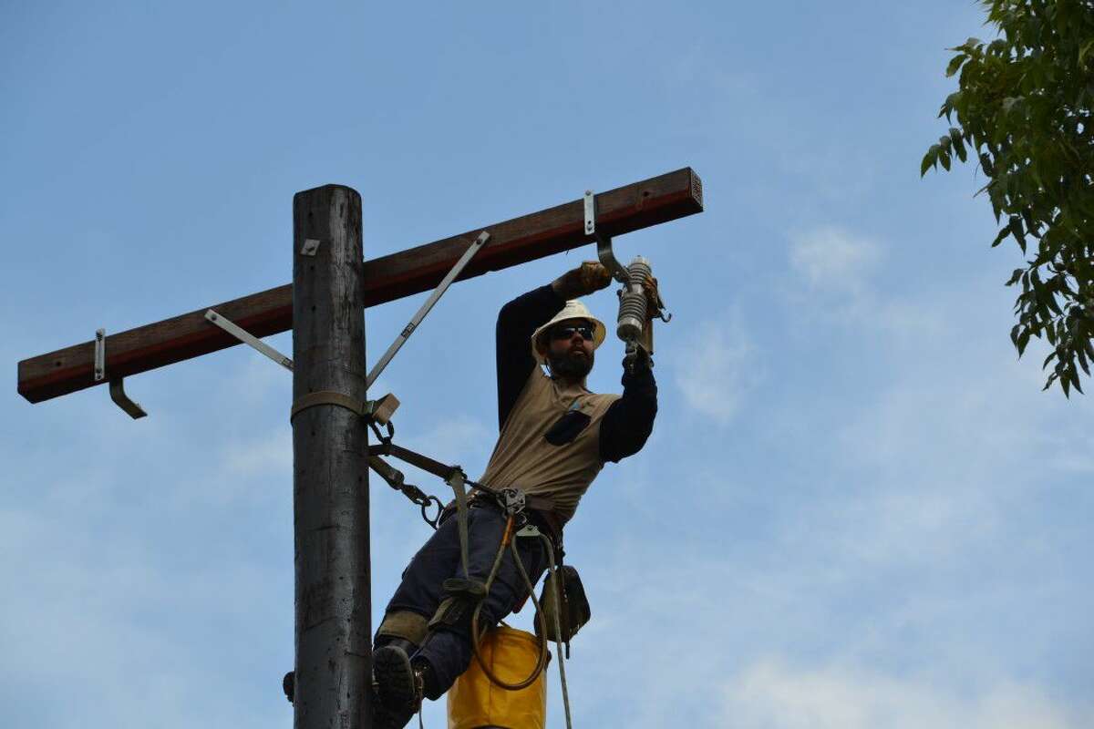 CenterPoint Energy linemen bring home victories at Texas Lineman’s Rodeo