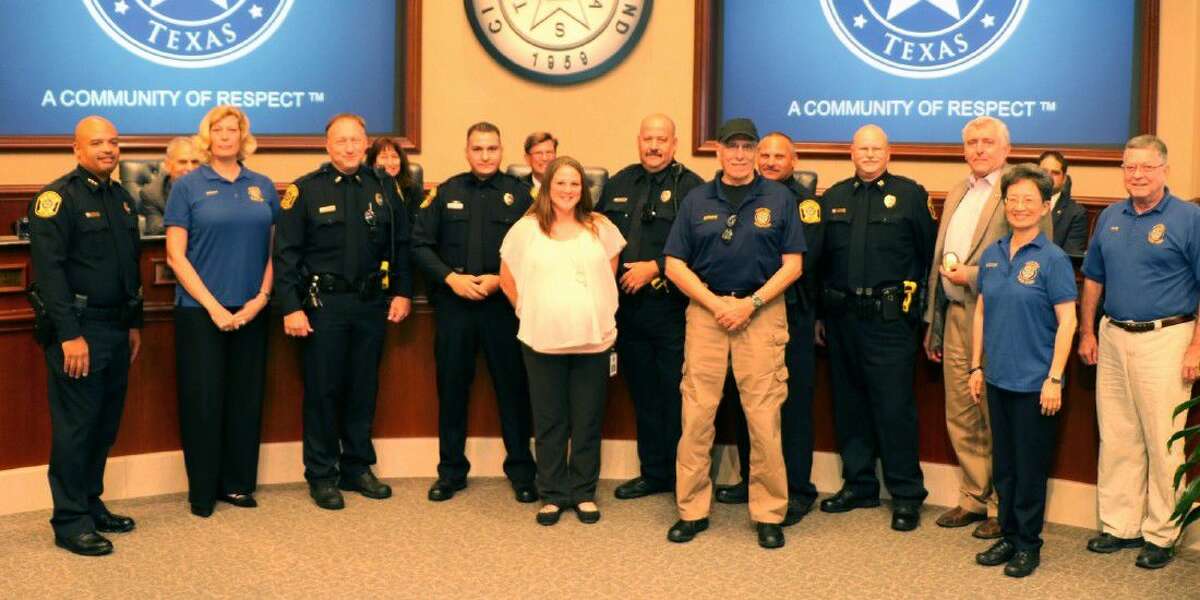 Citizen group donates new badges to SLPD