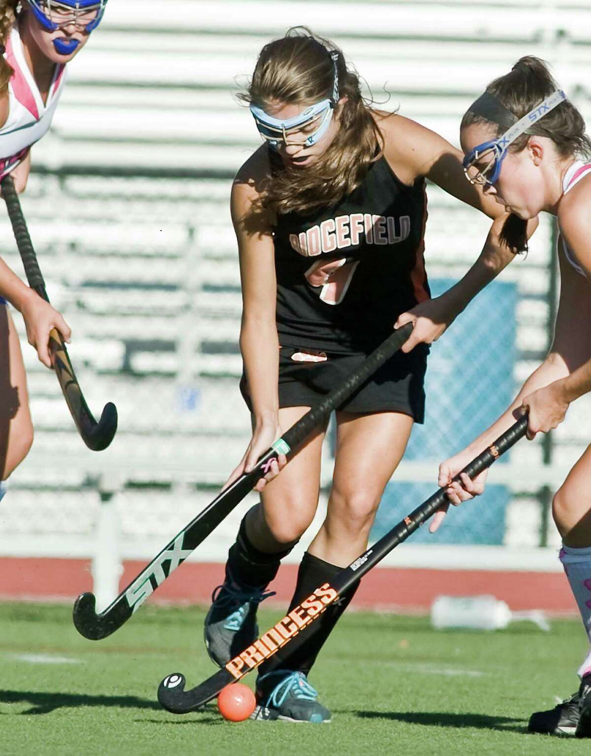 Darien field hockey shuts out Ridgefield