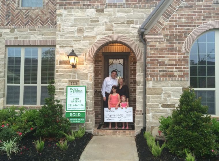 Family Donates their winnings to Firethorne Firefish Swim Team