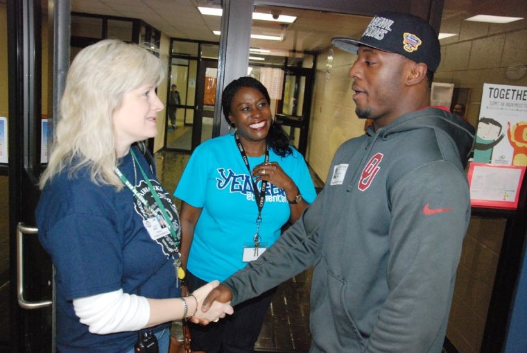 Keith Ford encourages elementary students during Yeager visit
