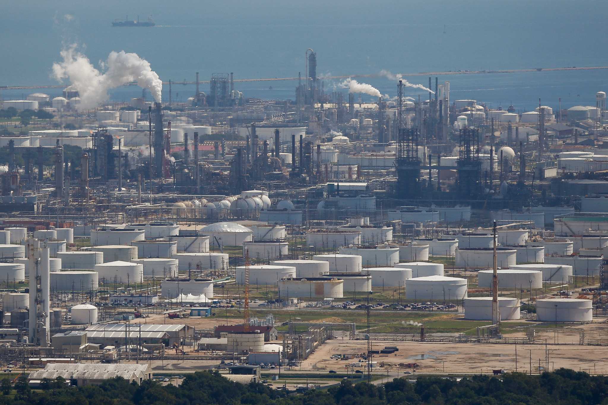 New West Texas refinery project seeks investors and a little patience