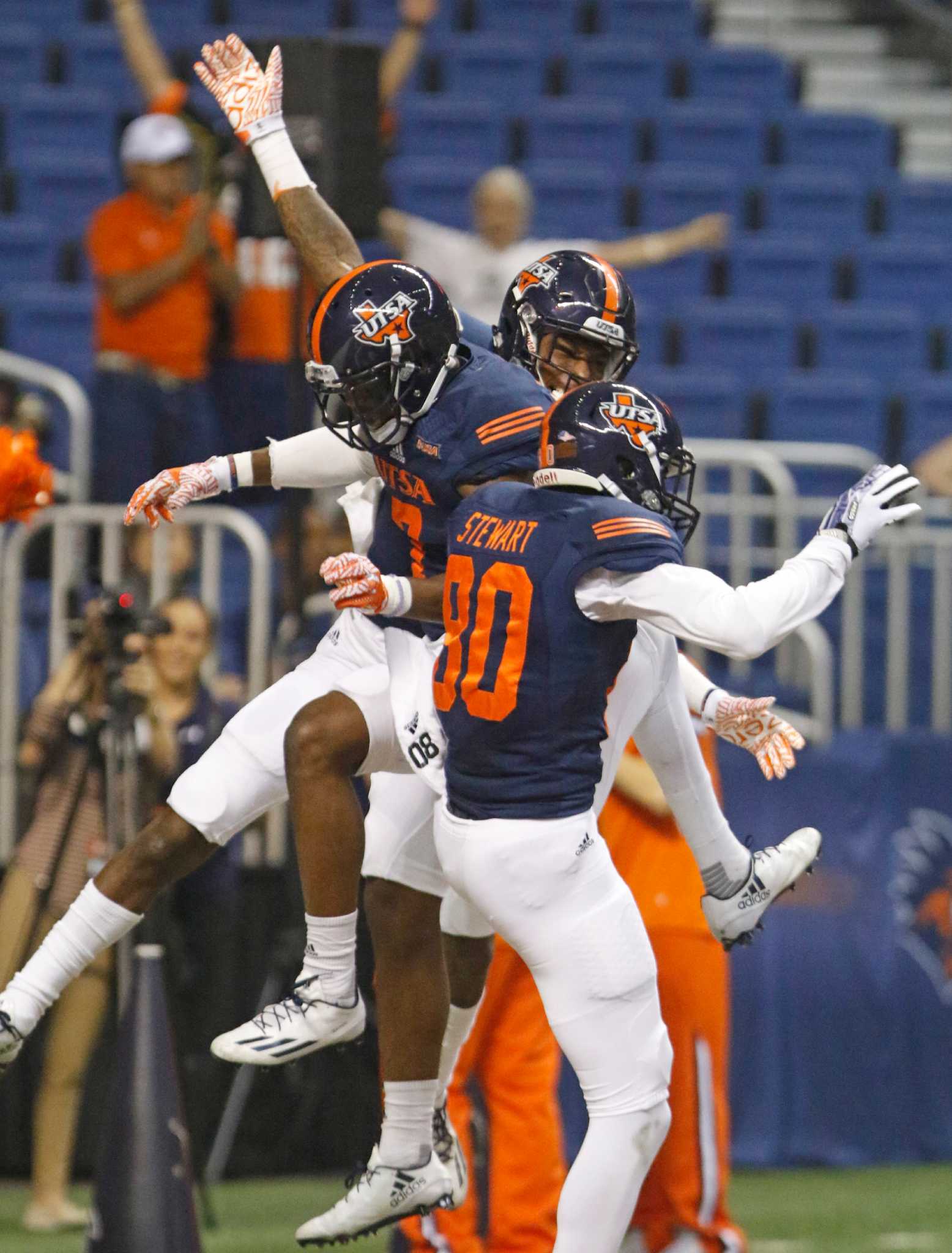 Growing Davenport blossoming in role as UTSA’s defensive leader