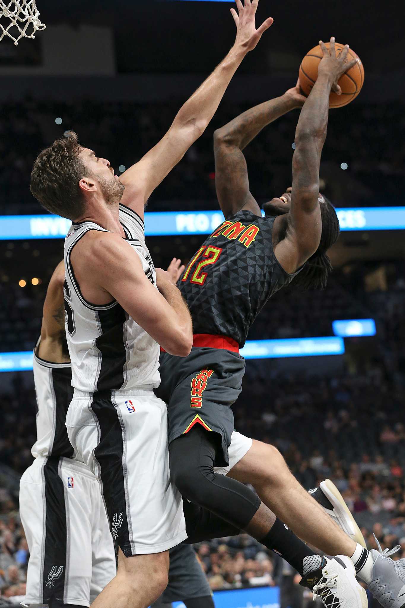 Spurs aim to prove size still matters