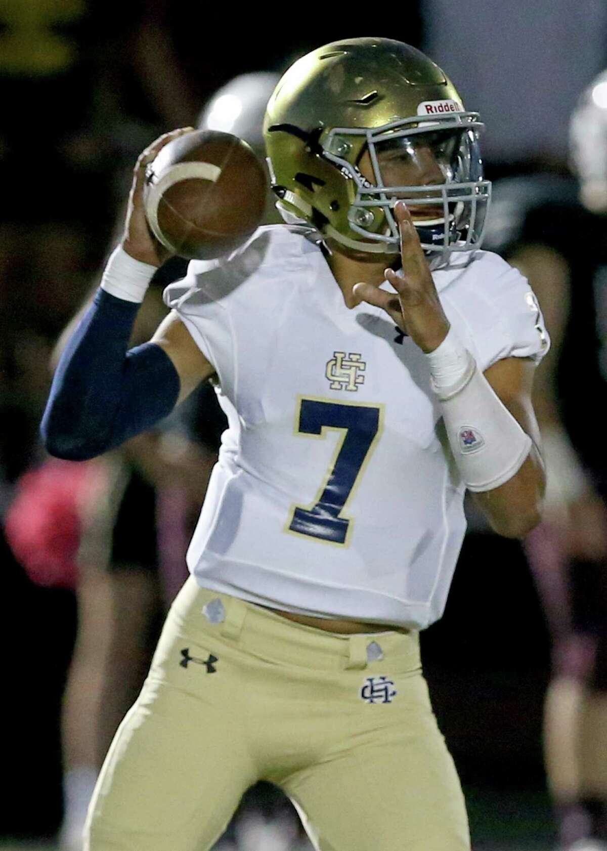 Holy Cross improves to 7-0 with win over San Antonio Christian