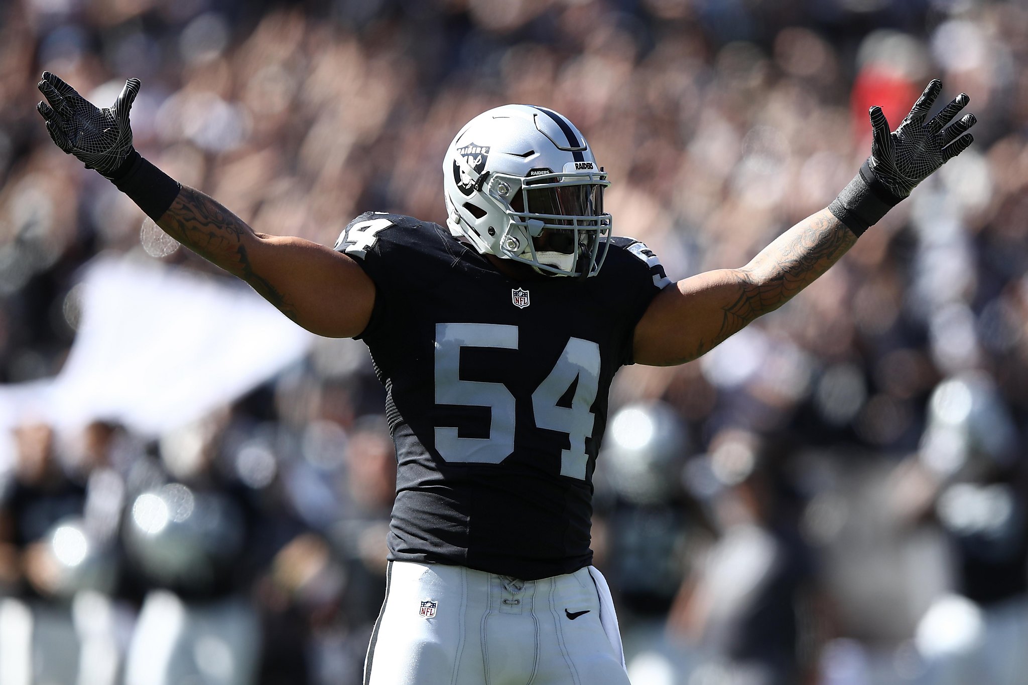 Raiders’ Perry Riley signs Tuesday, has most tackles Sunday