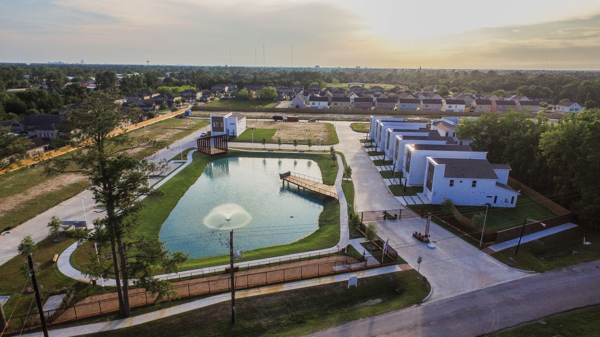 Ultra-contemporary community rises in rapidly gentrifying neighborhood