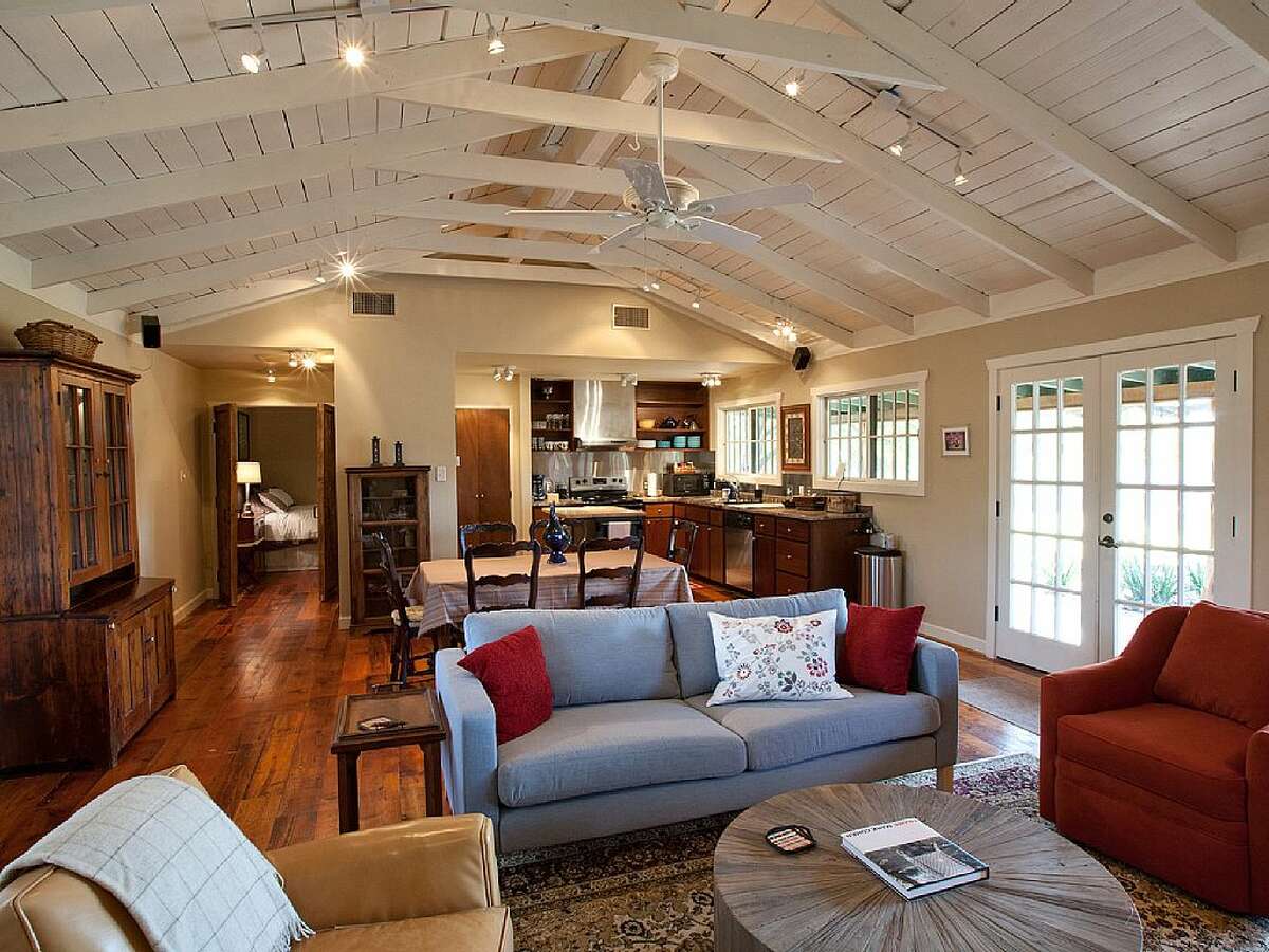 13 gorgeous Texas cabins to stay in on your fall trips