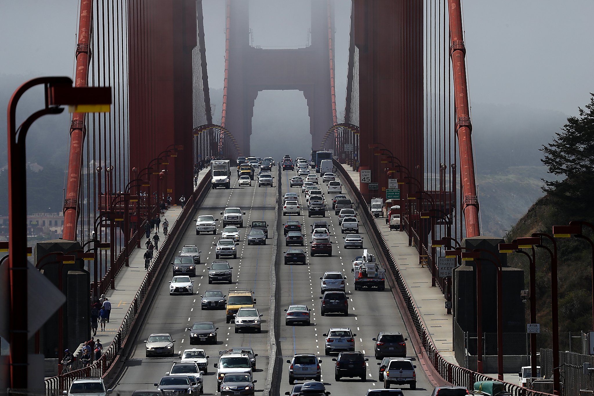 7 hospitalized after car crash on Golden Gate Bridge