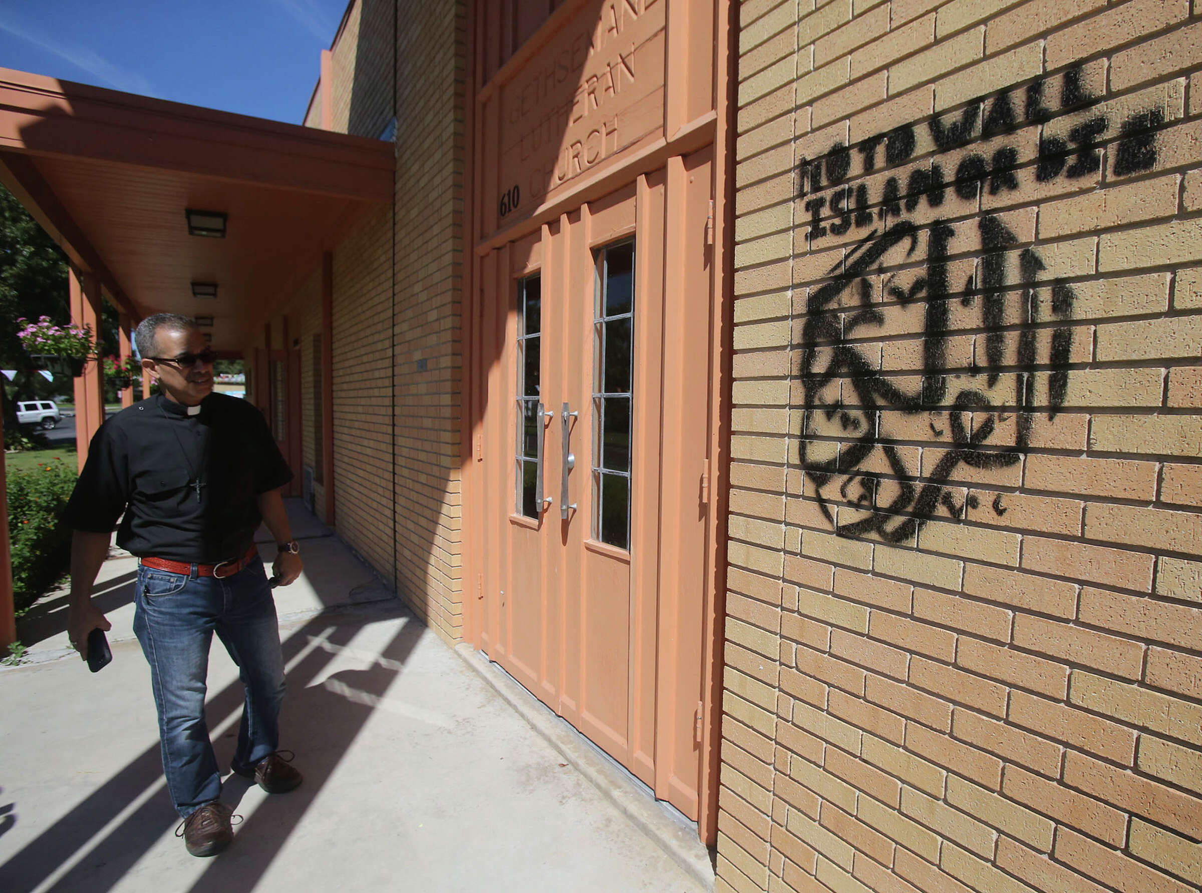 Graffiti defaces San Antonio church with “No to wall” and “Islam or Die”
