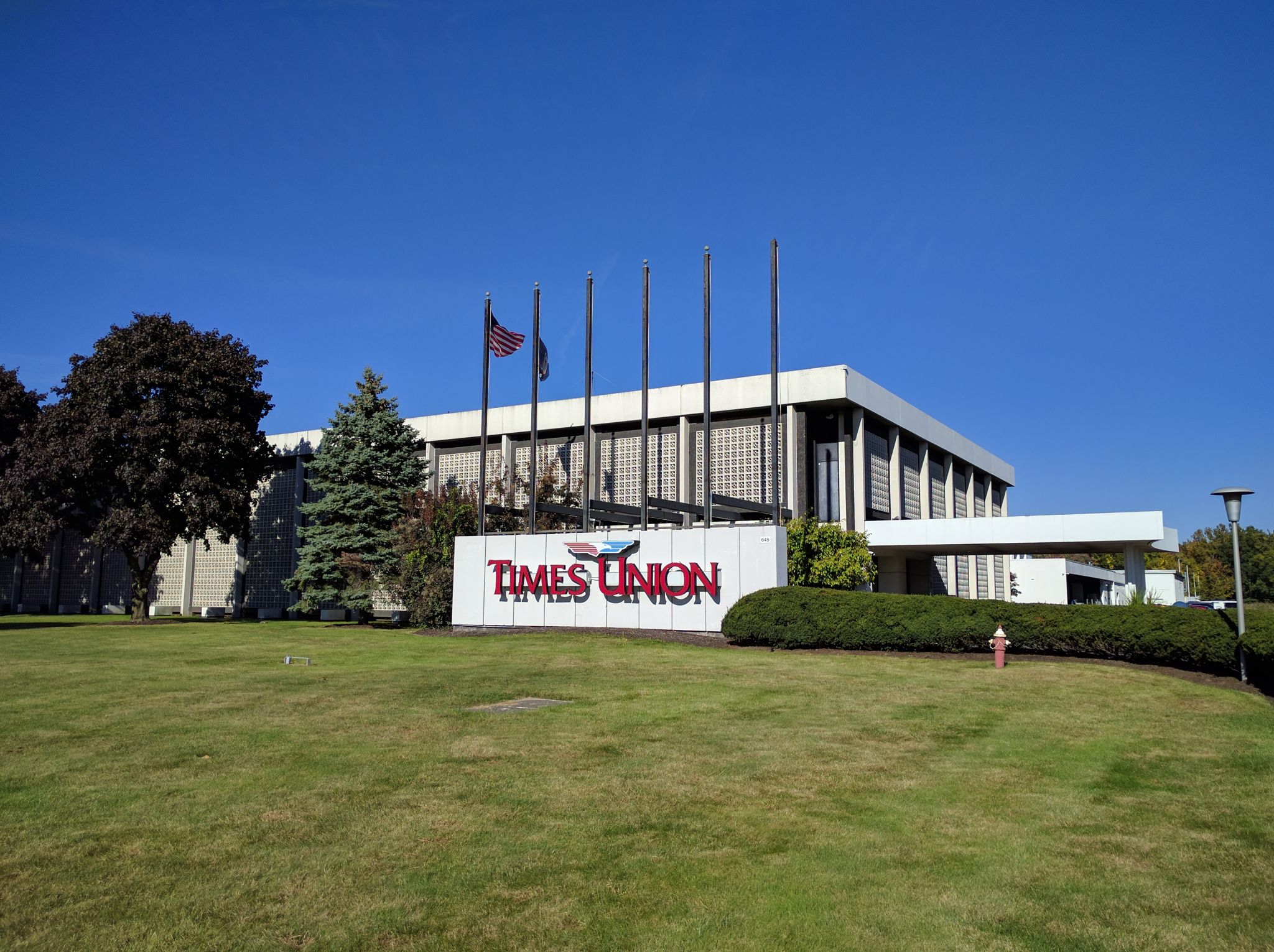 Trooper injured in multi-vehicle crash at Clifton Park intersection