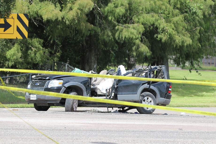 Horrific crash with 18-wheeler kills dad inside SUV with baby - Houston ...