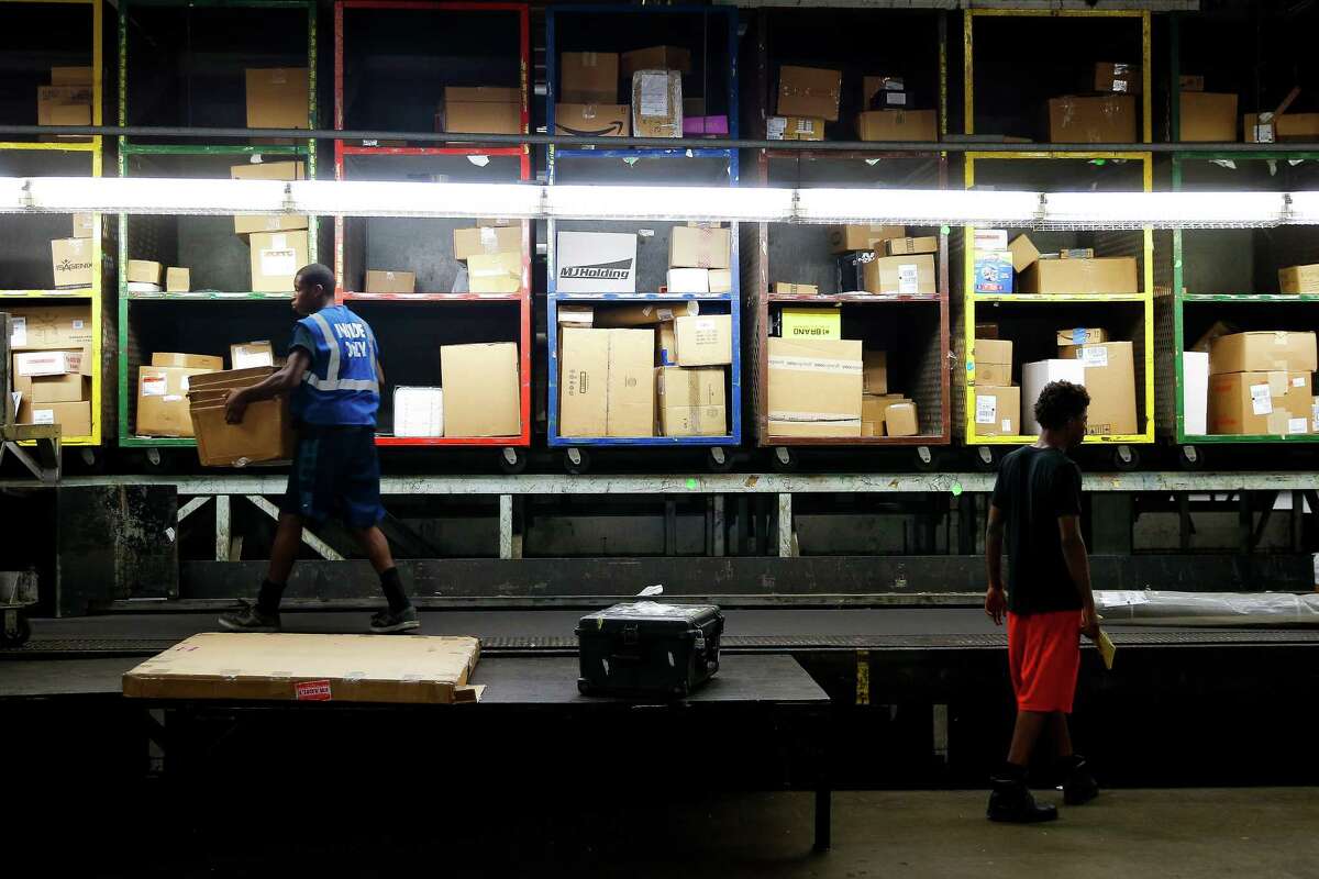 E-commerce expected to snare a record share of holiday sales