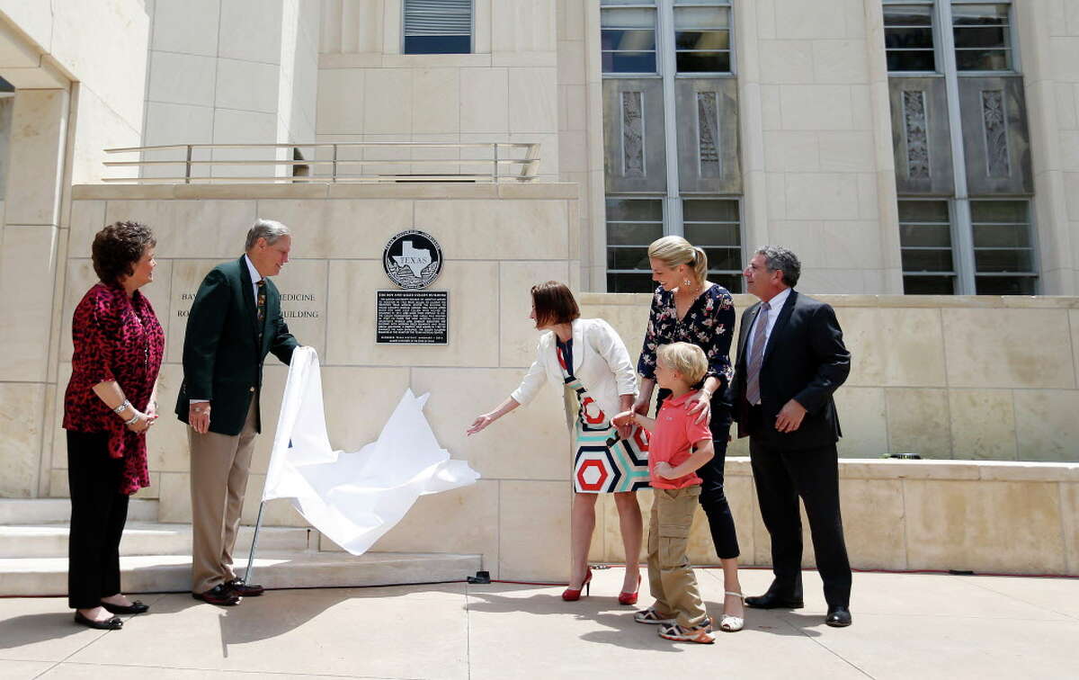 Deep-pocketed giving a Houston mainstay past and present