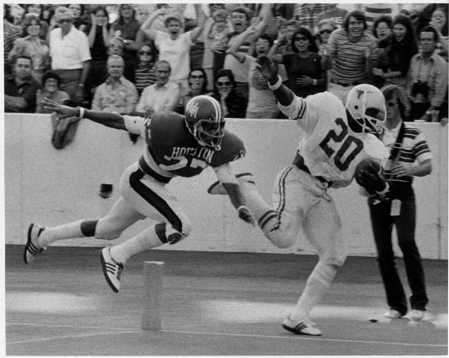 Run, hit, repeat. Earl Campbell's path to football greatness - Houston ...